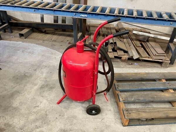 Sand Blasting Unit